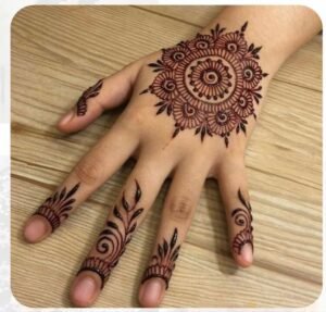 [1094+] Simple Mehndi Designs for Kids, Images, Photos & Pictures (2025 ...